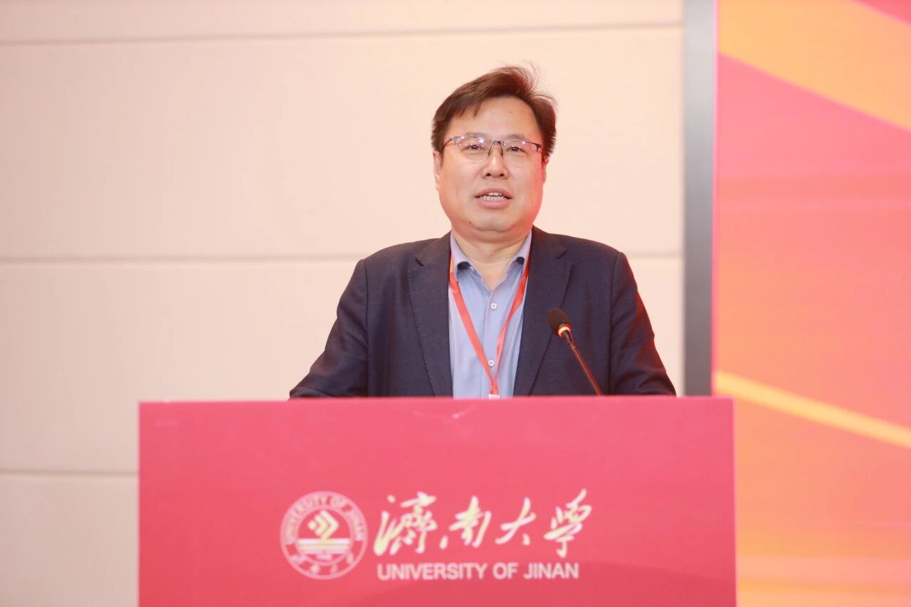 林宝磊作报告-济南大学本科招生网